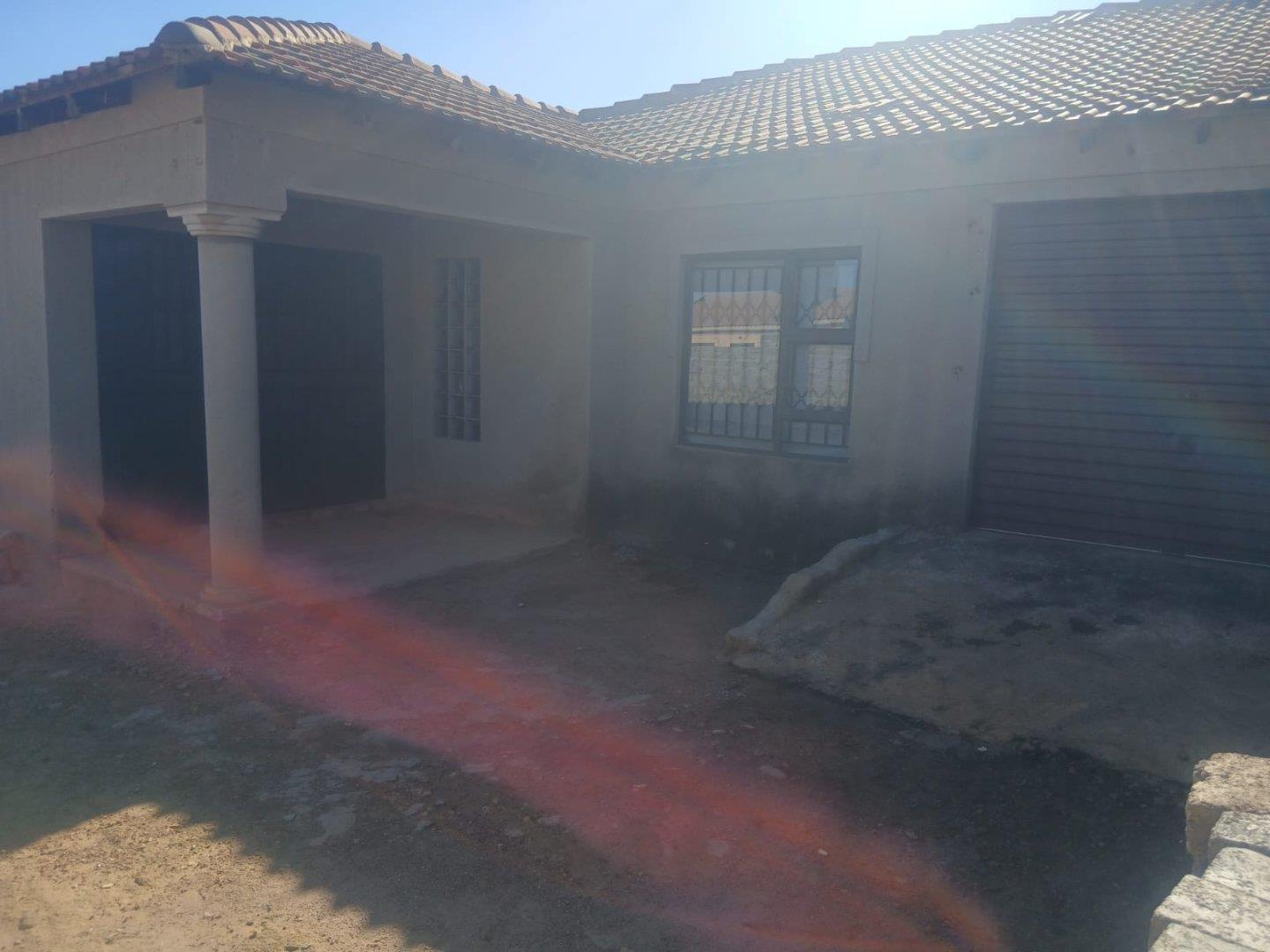 3 Bedroom House for sale in Orange Farm - P24-116188123