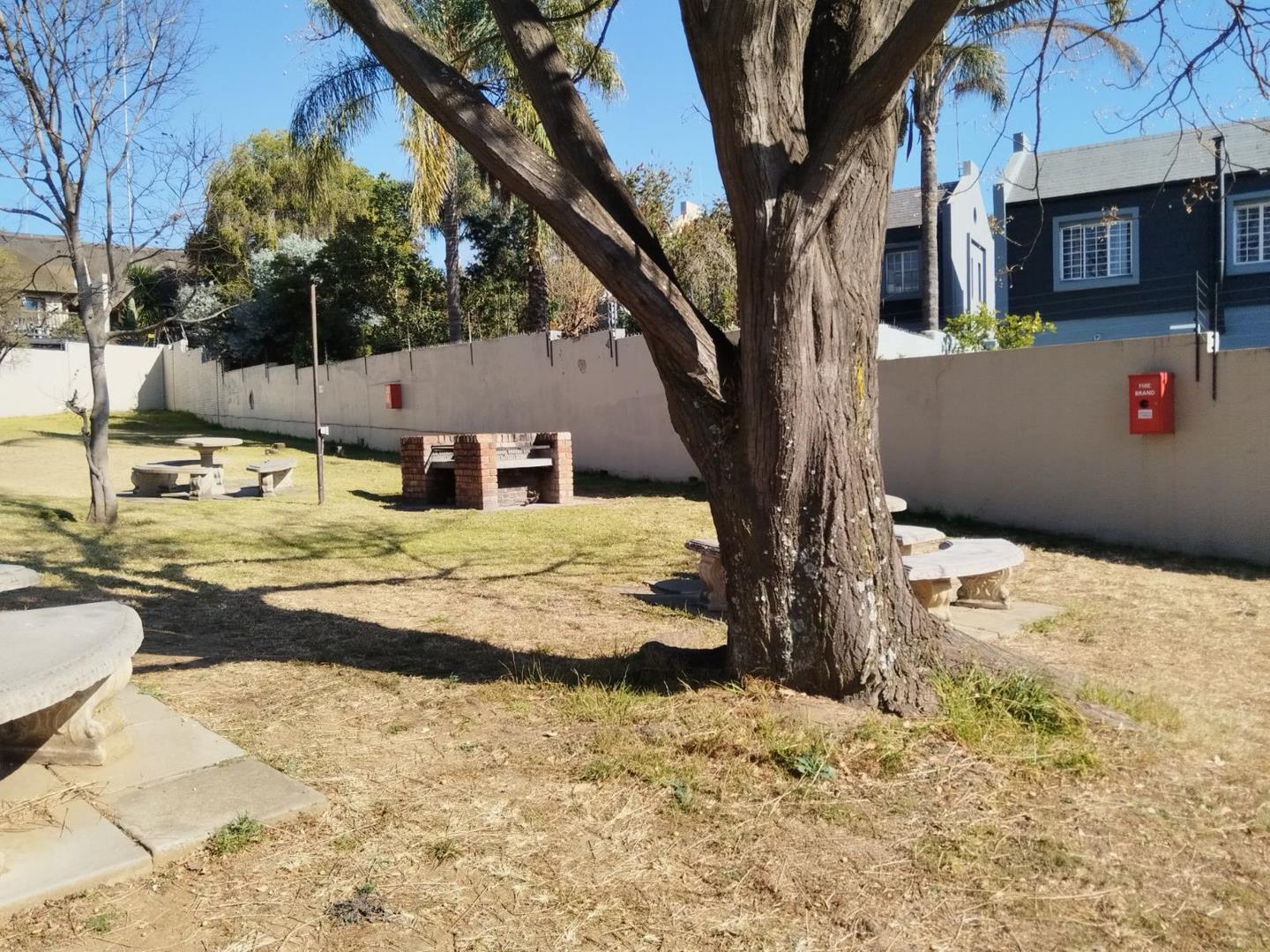 2 Bedroom Apartment / flat for sale in Paulshof - 323 Witkoppen Road ...