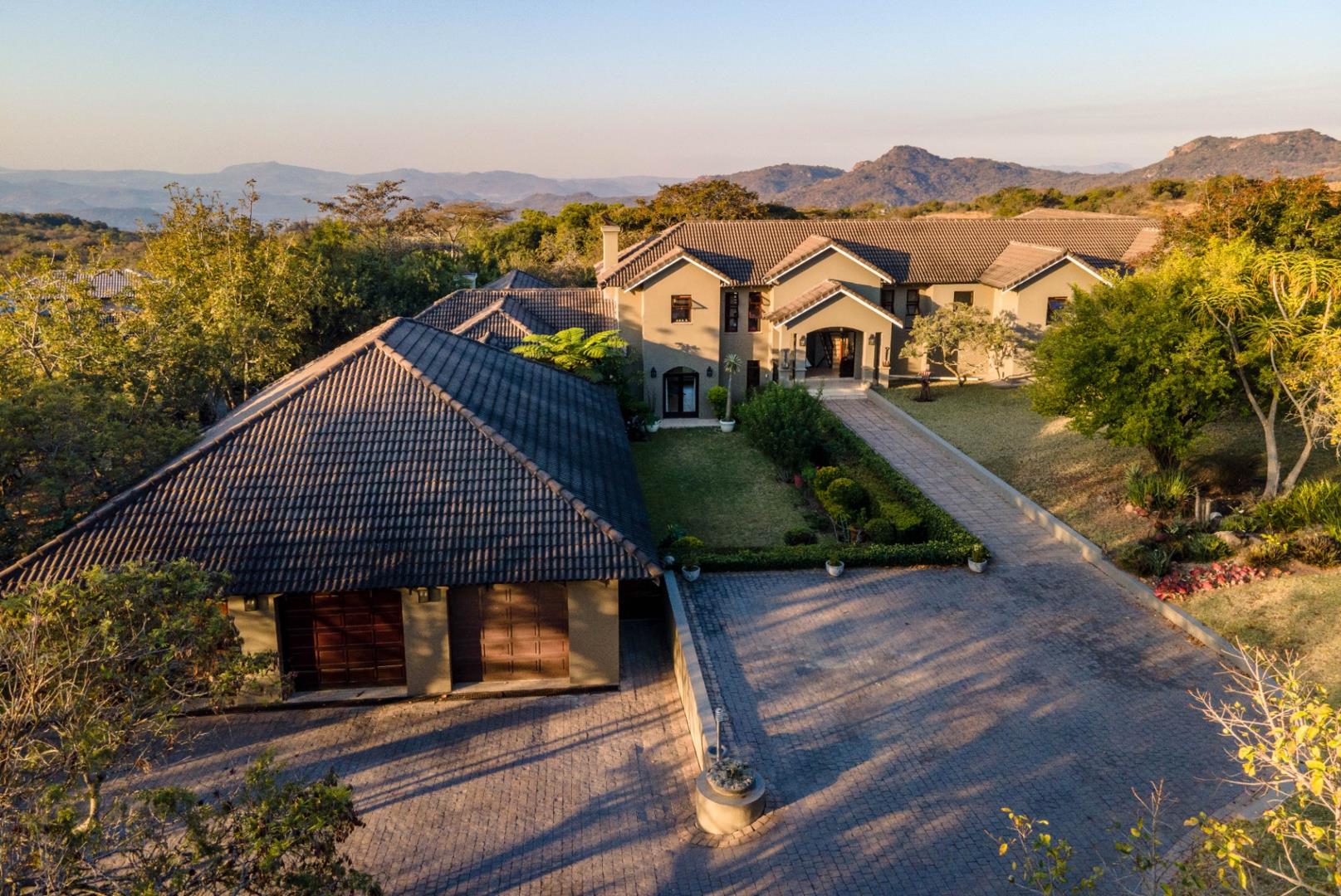 6 Bedroom House for sale in Shandon Estate - P24-116191933