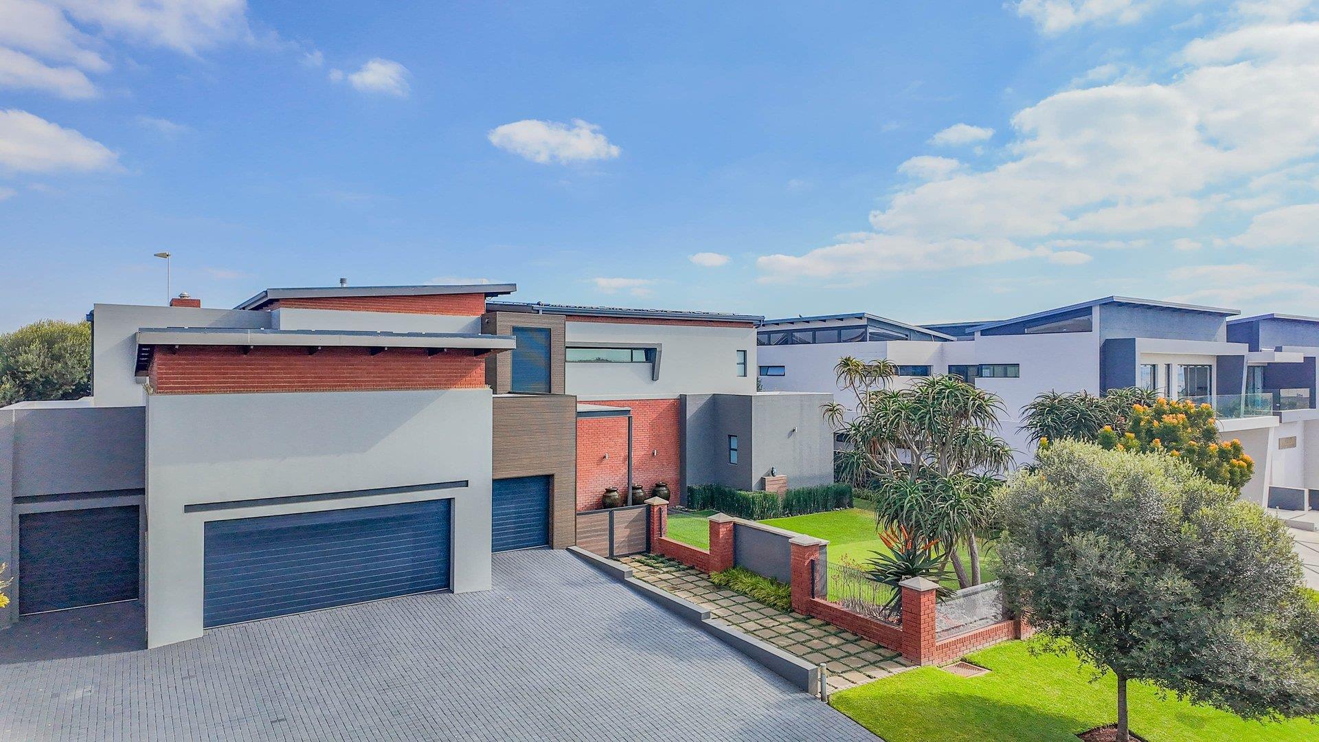 4 Bedroom House for sale in Copperleaf Estate - P24-116147890