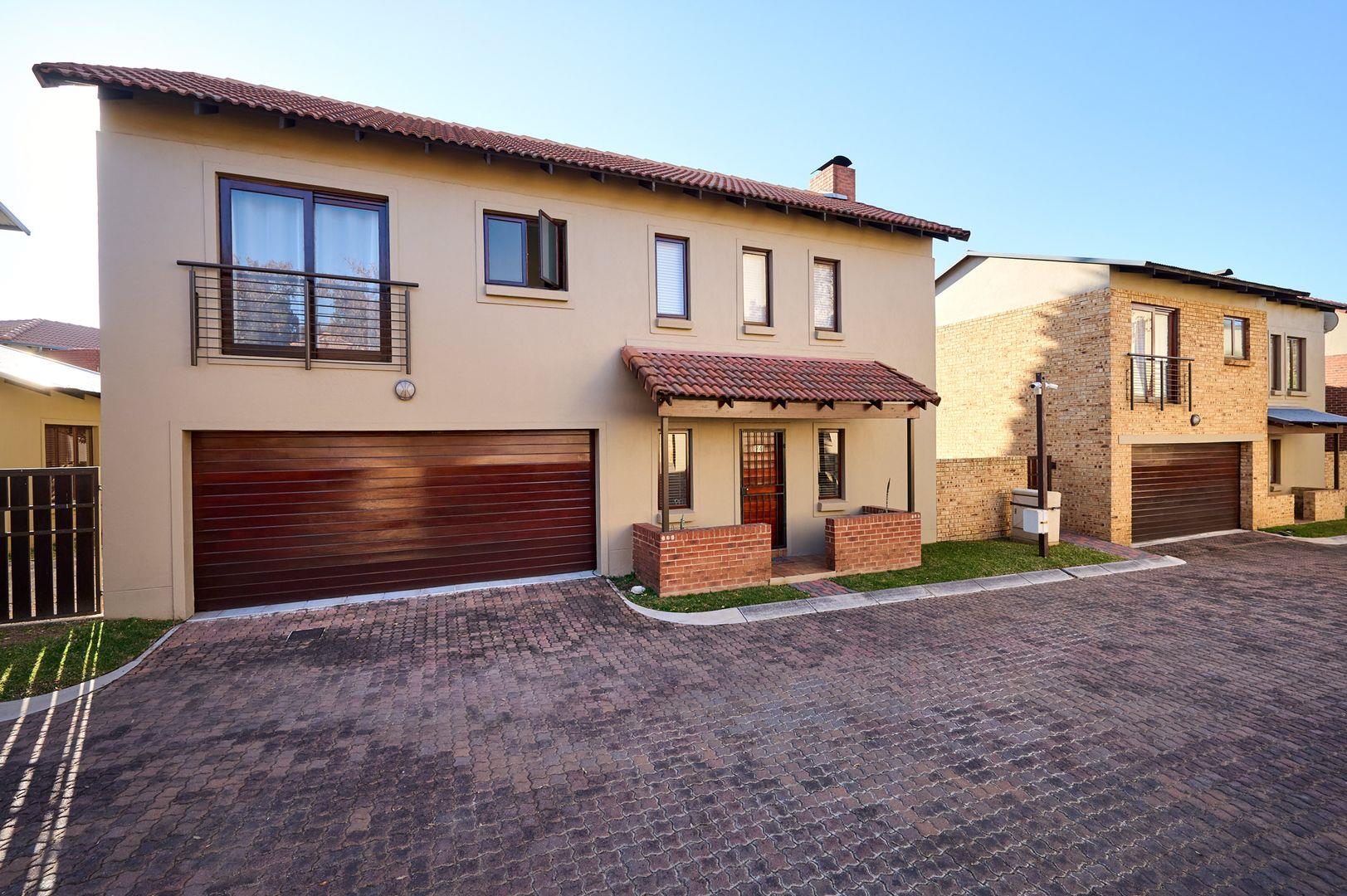 3 Bedroom Townhouse for sale in Carlswald North Estate - 86 Ss ...