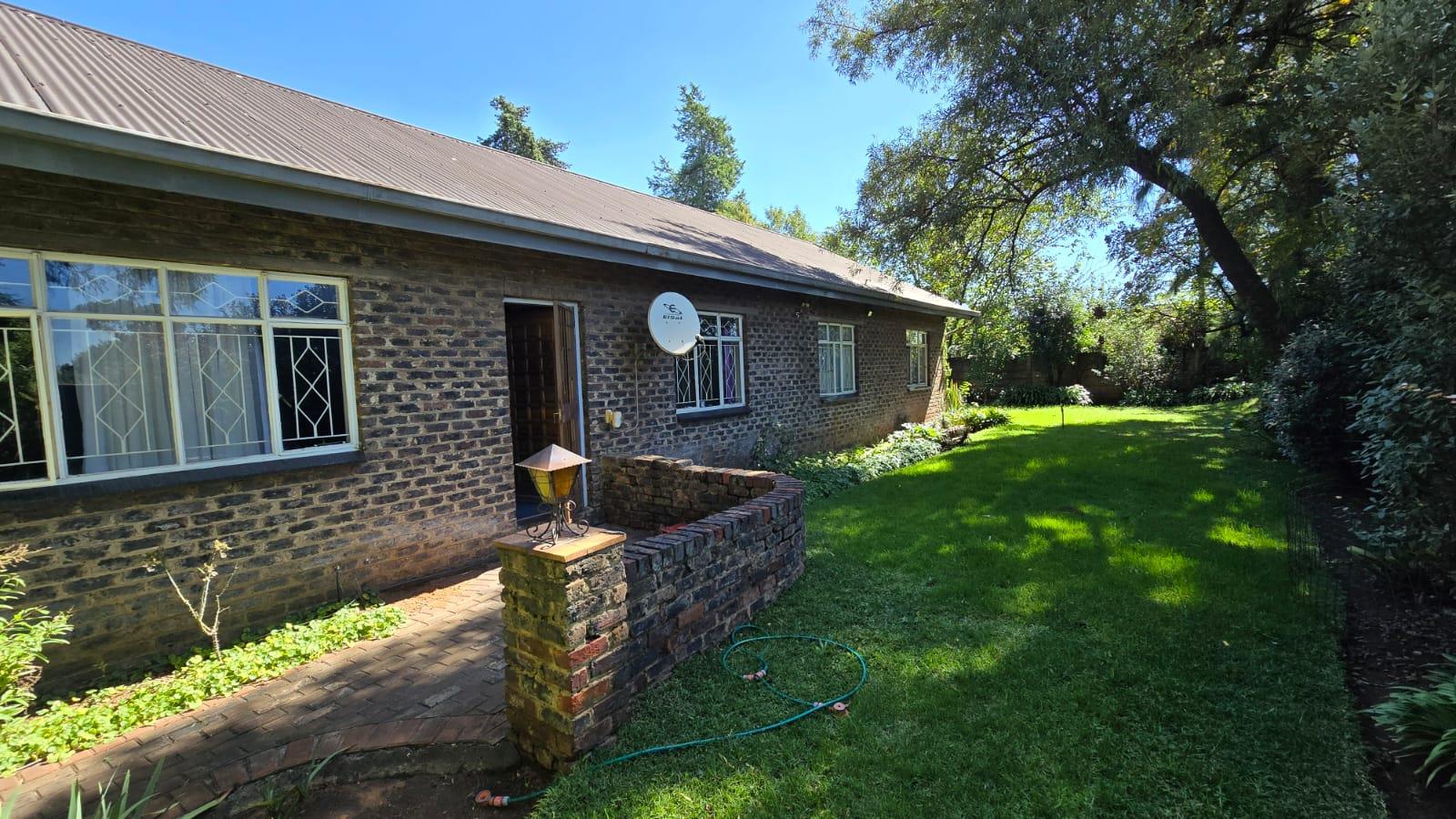 3 Bedroom House for sale in Meyerton South - P24-116196247