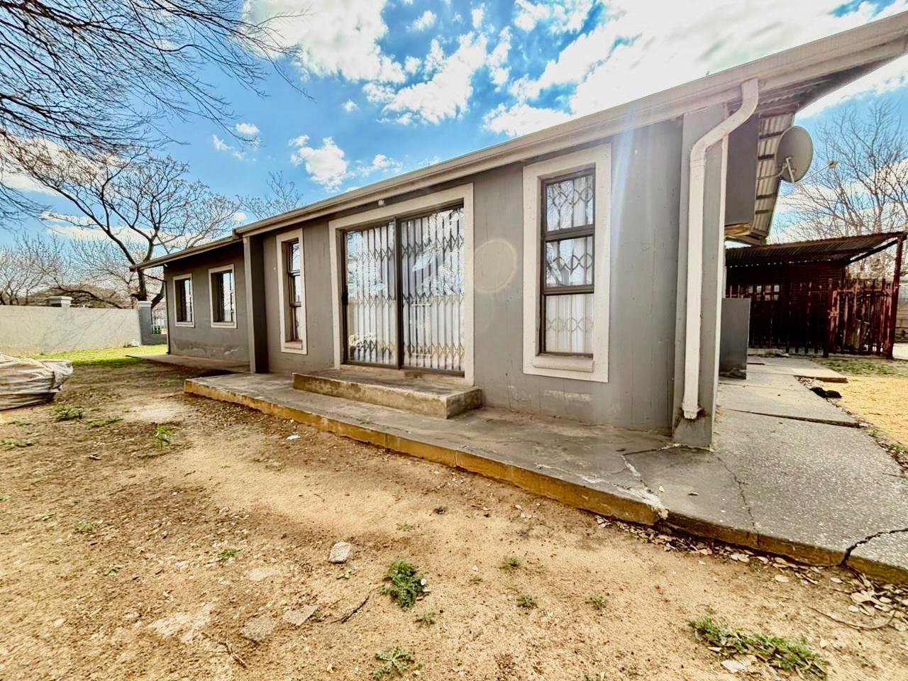 3 Bedroom House for sale in Vanderbijlpark CW 5 - P24-116197825