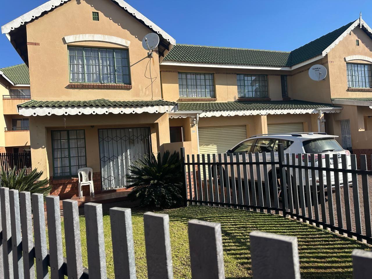 3 Bedroom Apartment / flat for sale in Reyno Ridge - P24-116199883