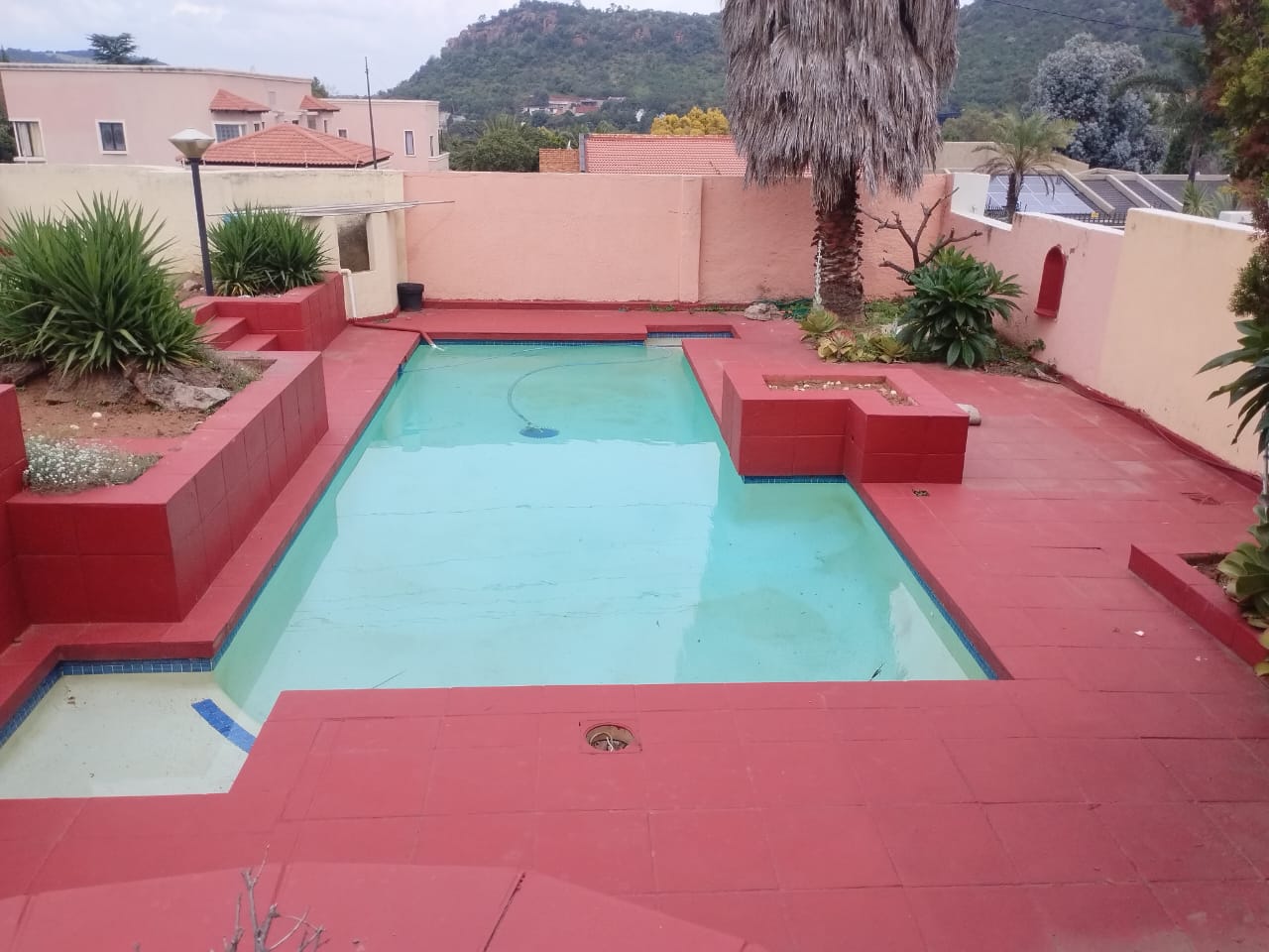 6 Bedroom House for sale in Mondeor - P24-116200472