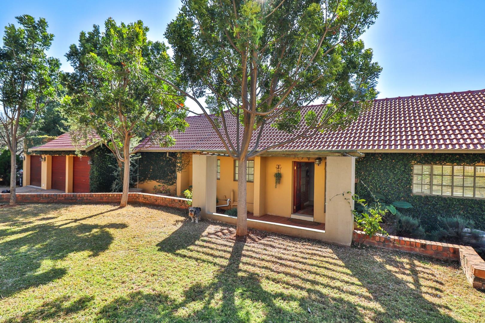 3 Bedroom House for sale in Garsfontein - P24-116200507