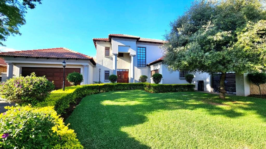 3 Bedroom House for sale in Midfield Estate - P24-116208439