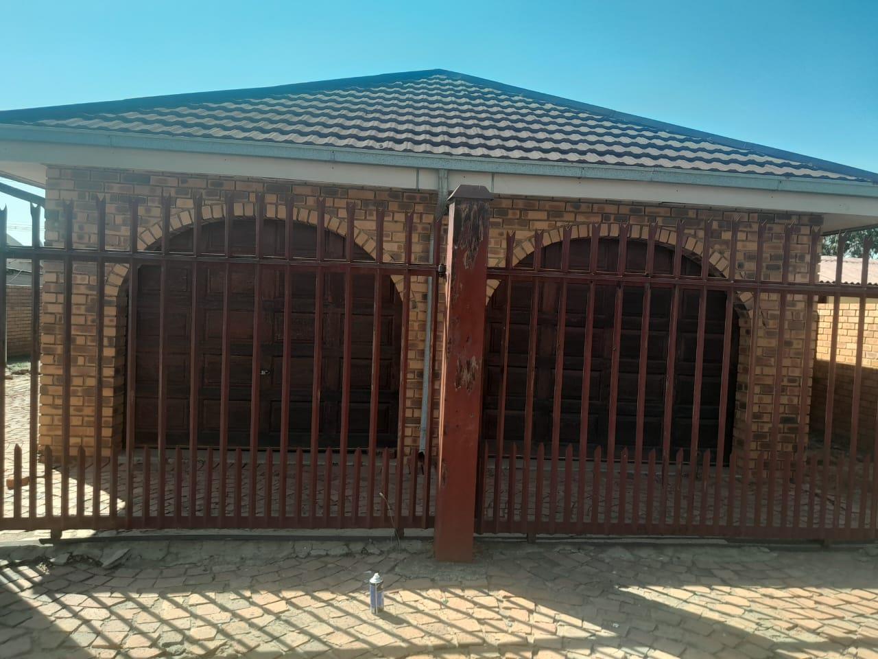 3 Bedroom House for sale in Ga-rankuwa View - P24-116209155