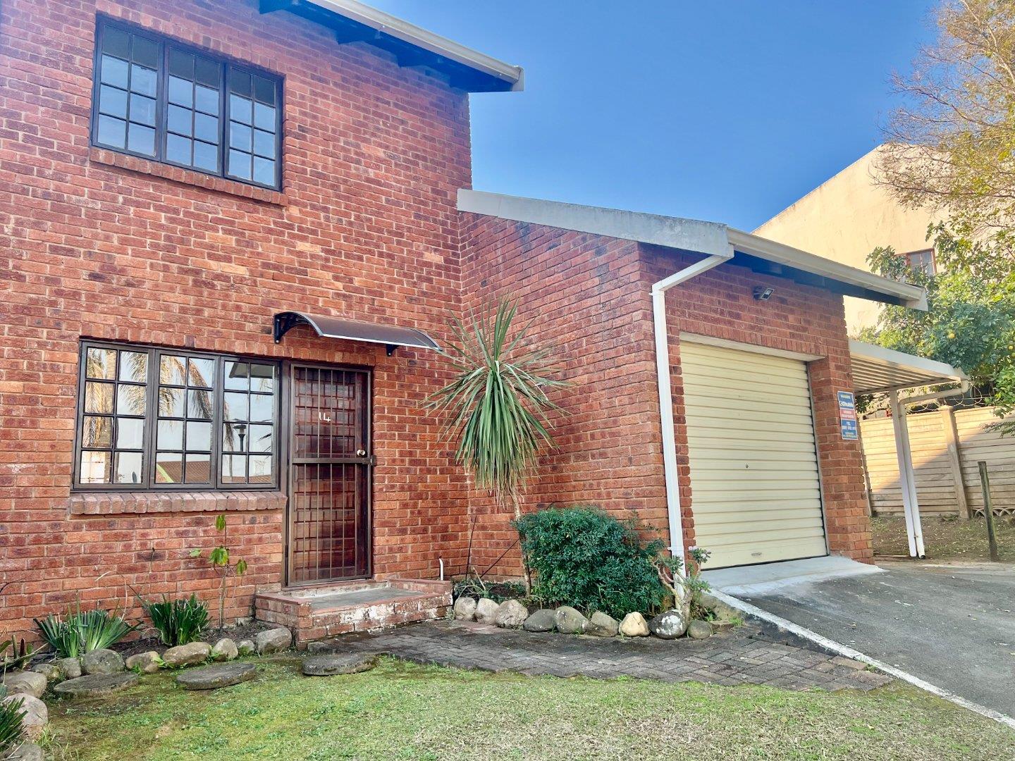 2 Bedroom Townhouse for sale in Hayfields - P24-116215432