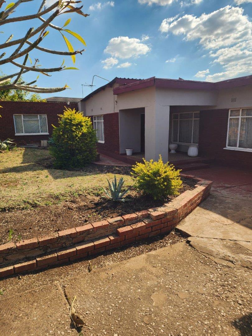 3 Bedroom House for sale in Ga-rankuwa Unit 4 - P24-116215600