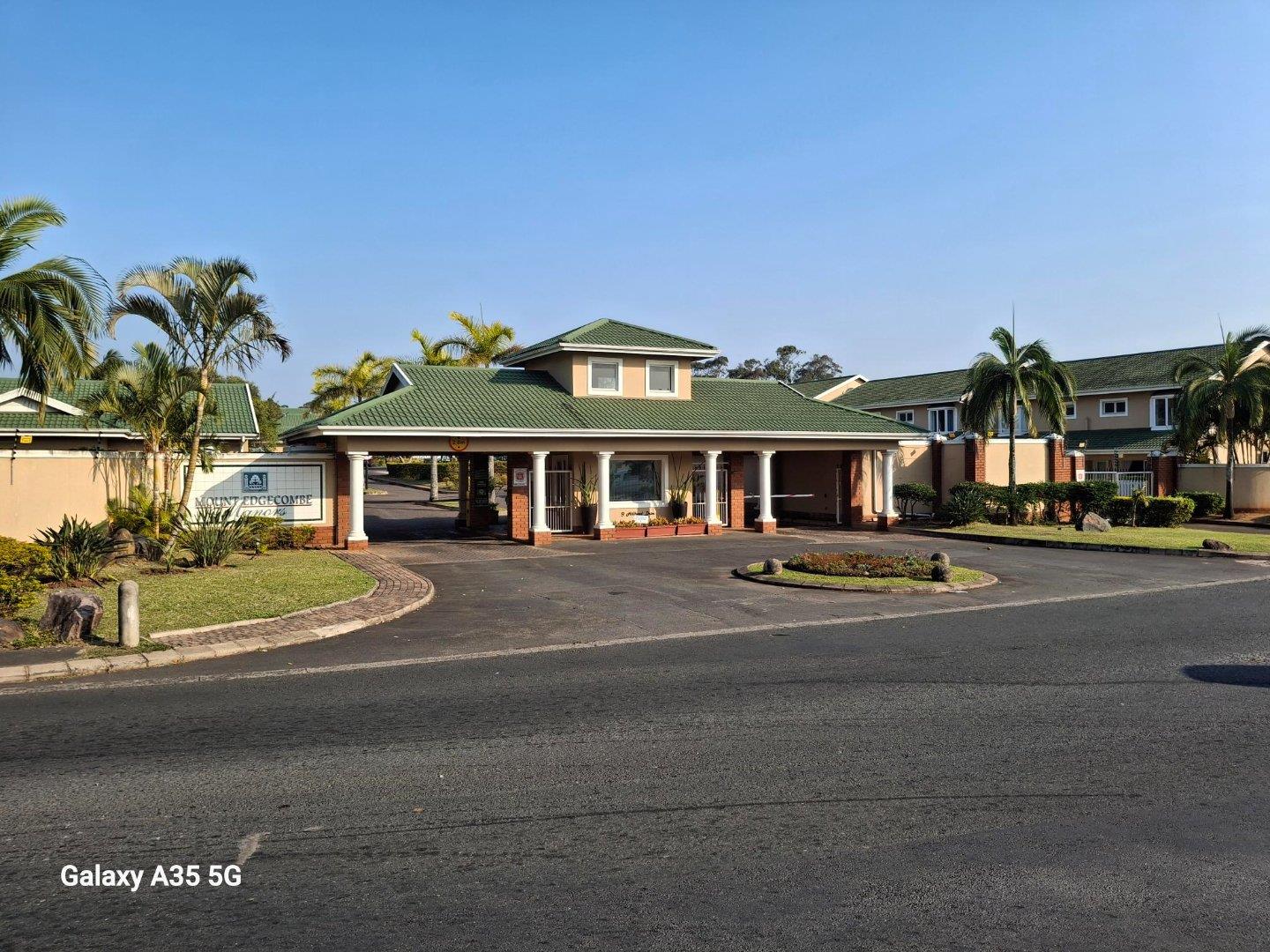 3 Bedroom Townhouse for sale in Mount Edgecombe - P24-116216087