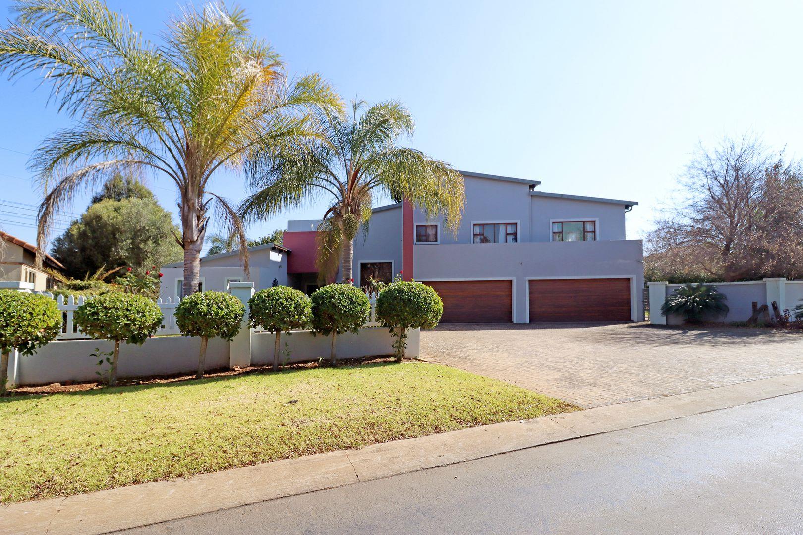 4 Bedroom House for sale in Midfield Estate - P24-116217725