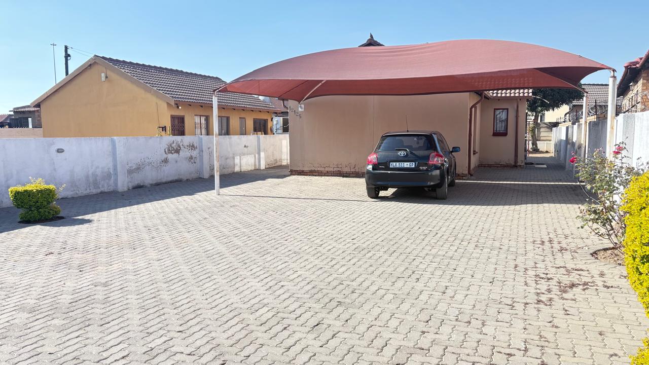 3 Bedroom House for sale in Mabopane Unit X - P24-116217933