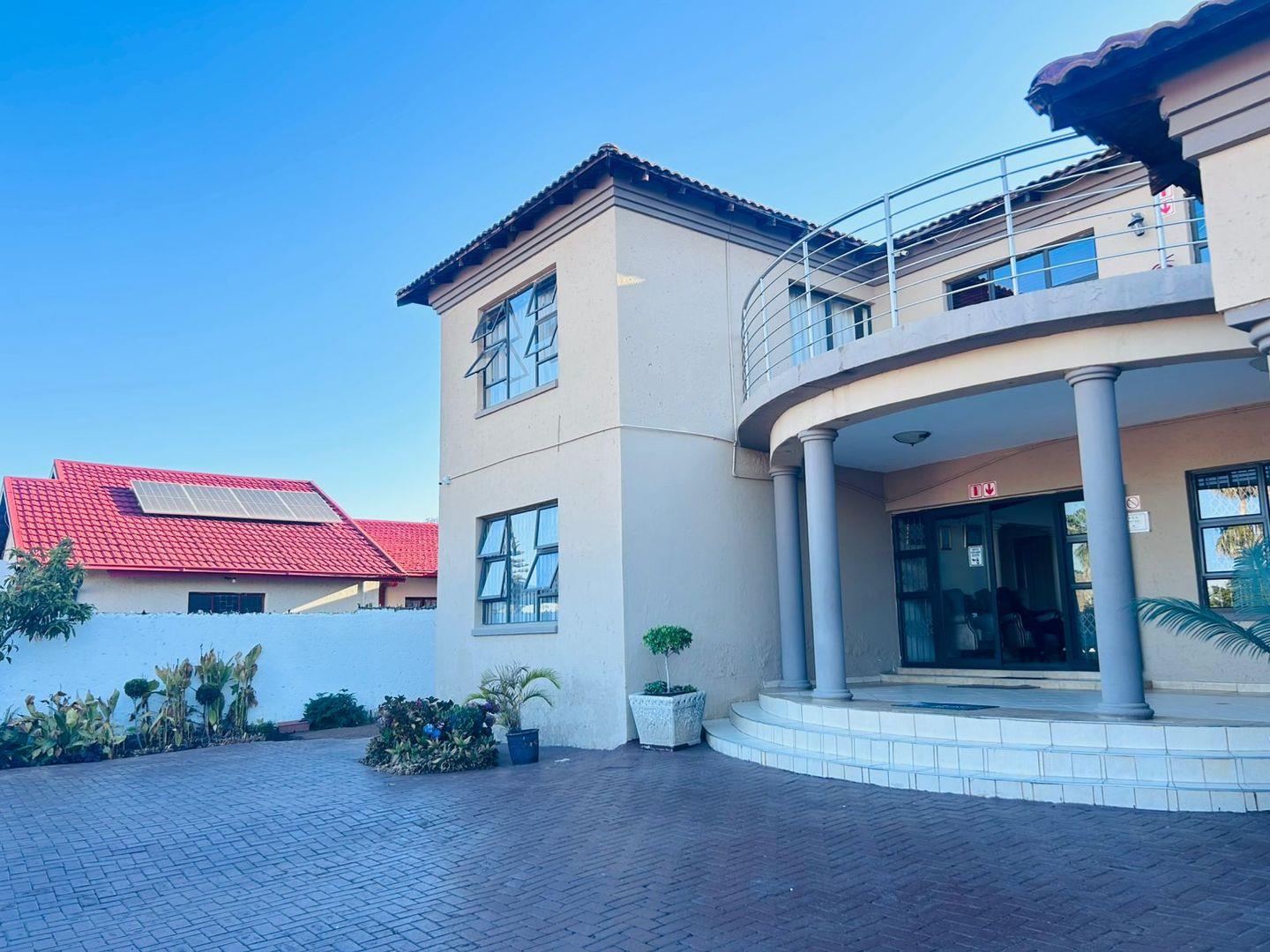 11 Bedroom House for sale in Mogwase - P24-116218677