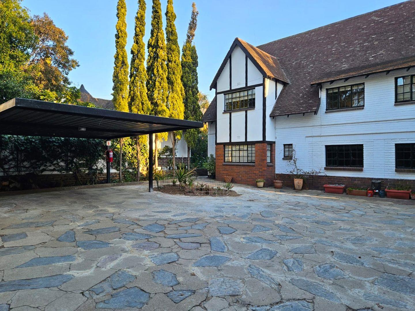 2 Bedroom Townhouse for sale in Craighall Park - P24-116220112