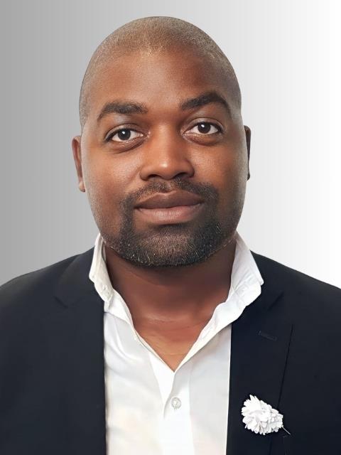 Agent profile for Phuluso Mphaphuli