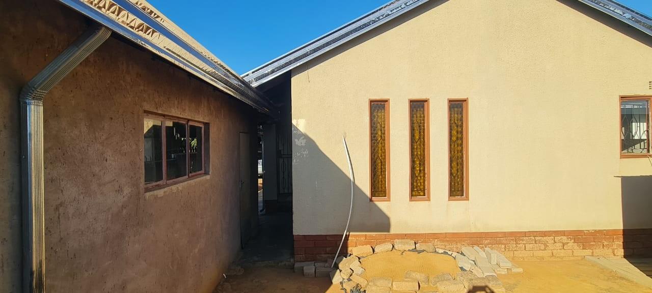 3 Bedroom House for sale in Mabopane Unit X - P24-116227822