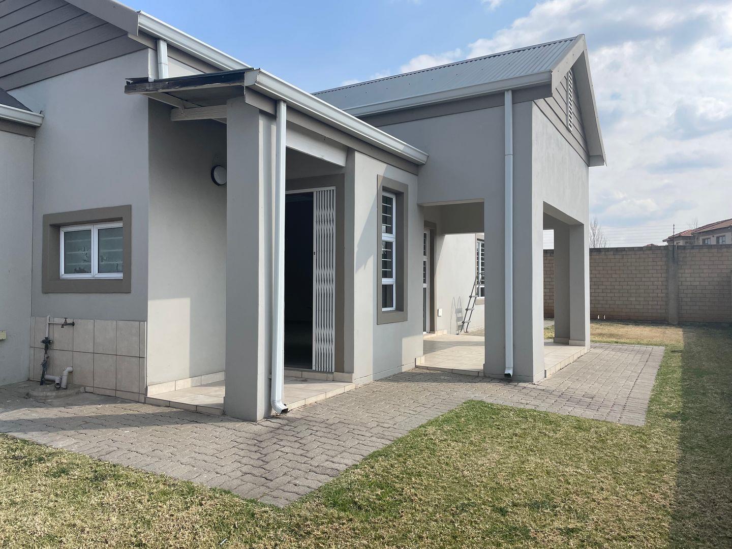 3 Bedroom House for sale in Riverspray Lifestyle Estate - P24-116228496