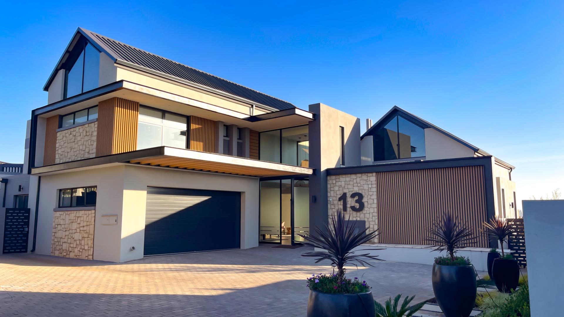 5 Bedroom House for sale in Midstream Heights - P24-116235254