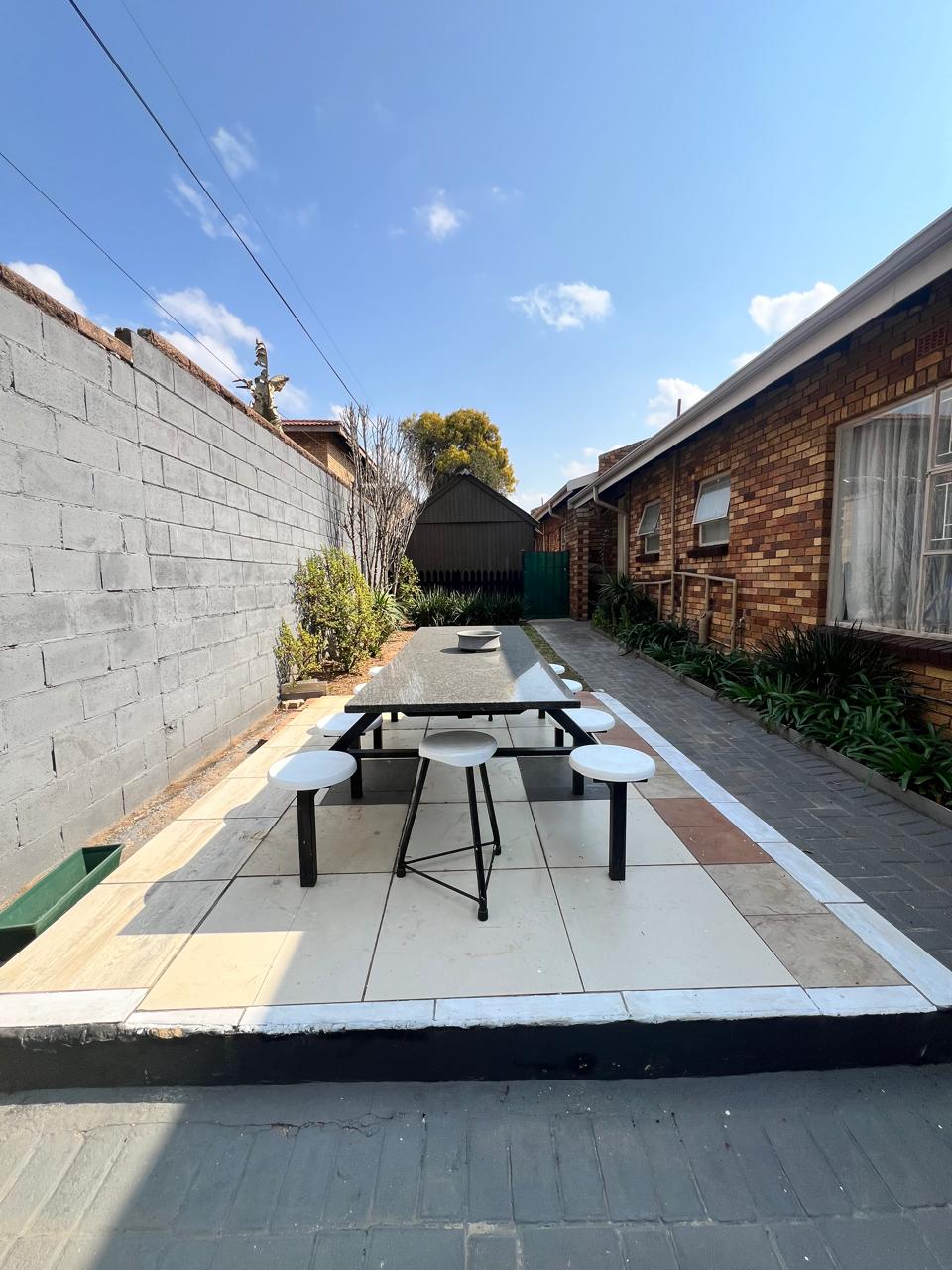 3 Bedroom Townhouse for sale in Dalpark Ext 1 - P24-116236168