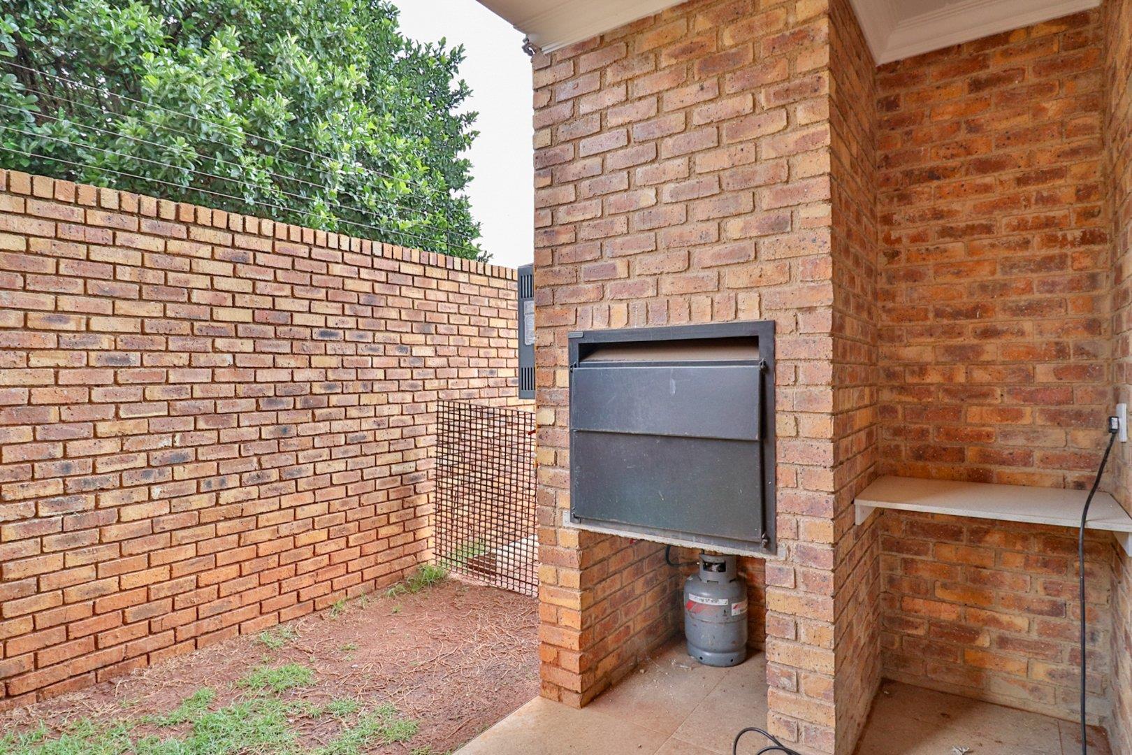 2 Bedroom Apartment / flat for sale in Witfield - P24-116594015