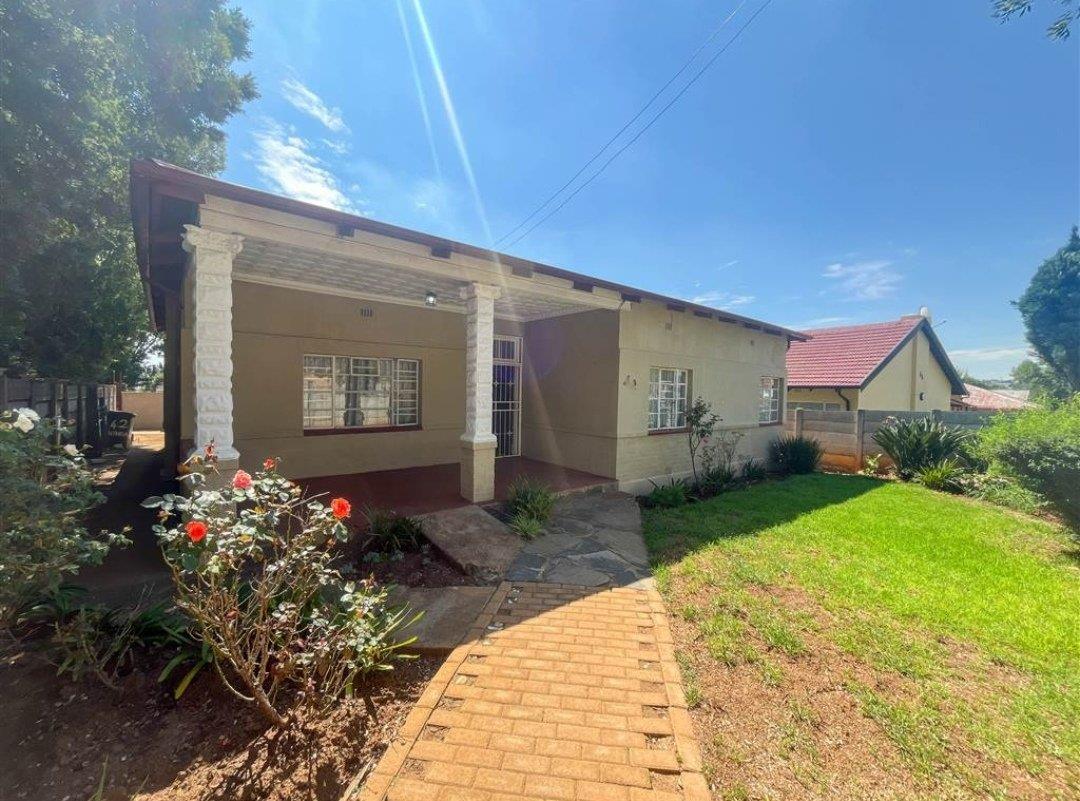 3 Bedroom House for sale in Roodepoort West - Hinda Street - P24-116237817