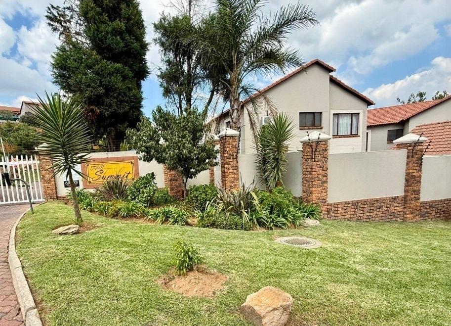 2 Bedroom Townhouse for sale in Winchester Hills - P24-116237854