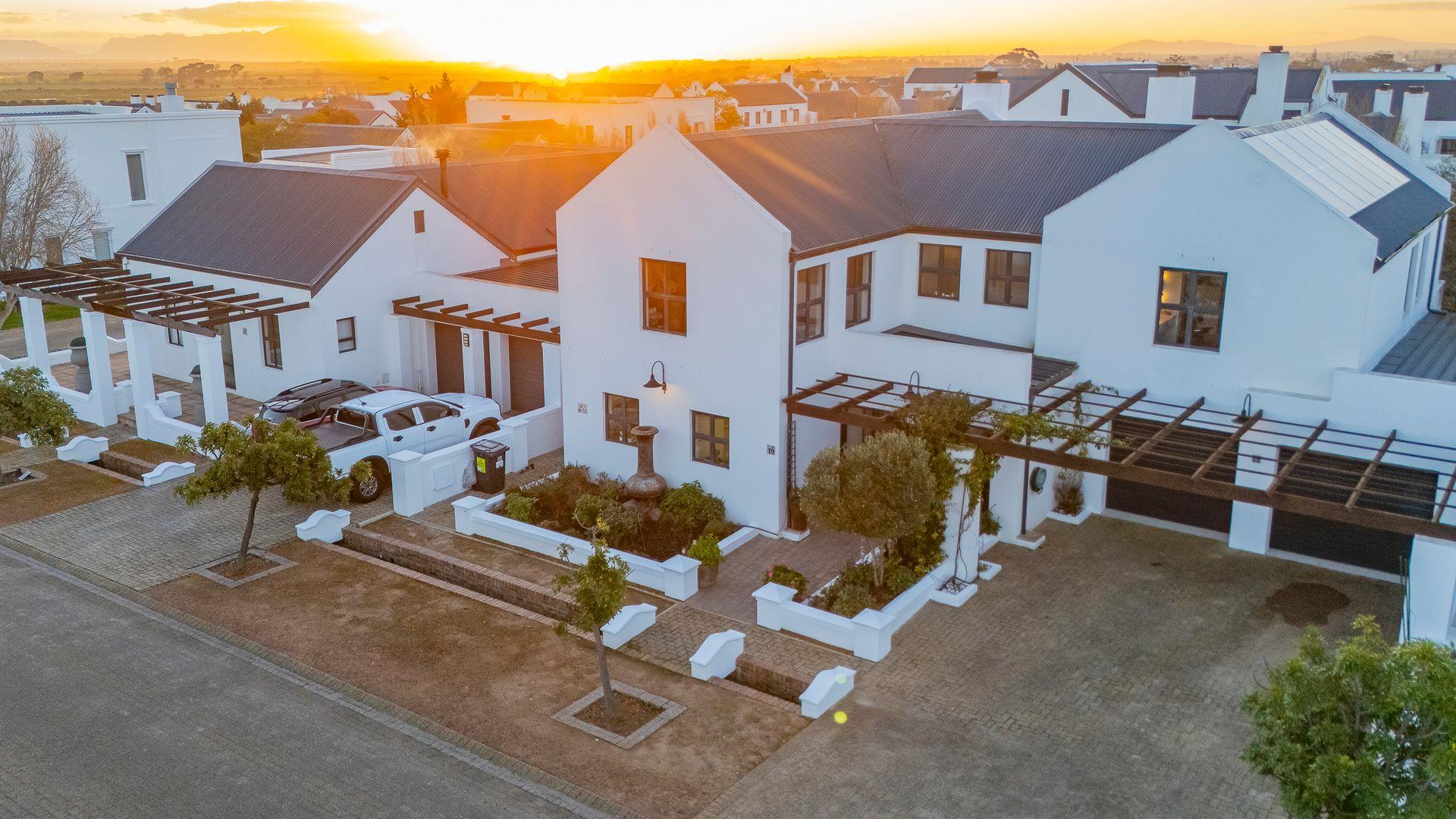 5 Bedroom House for sale in Croydon Olive Estate - P24-116238027