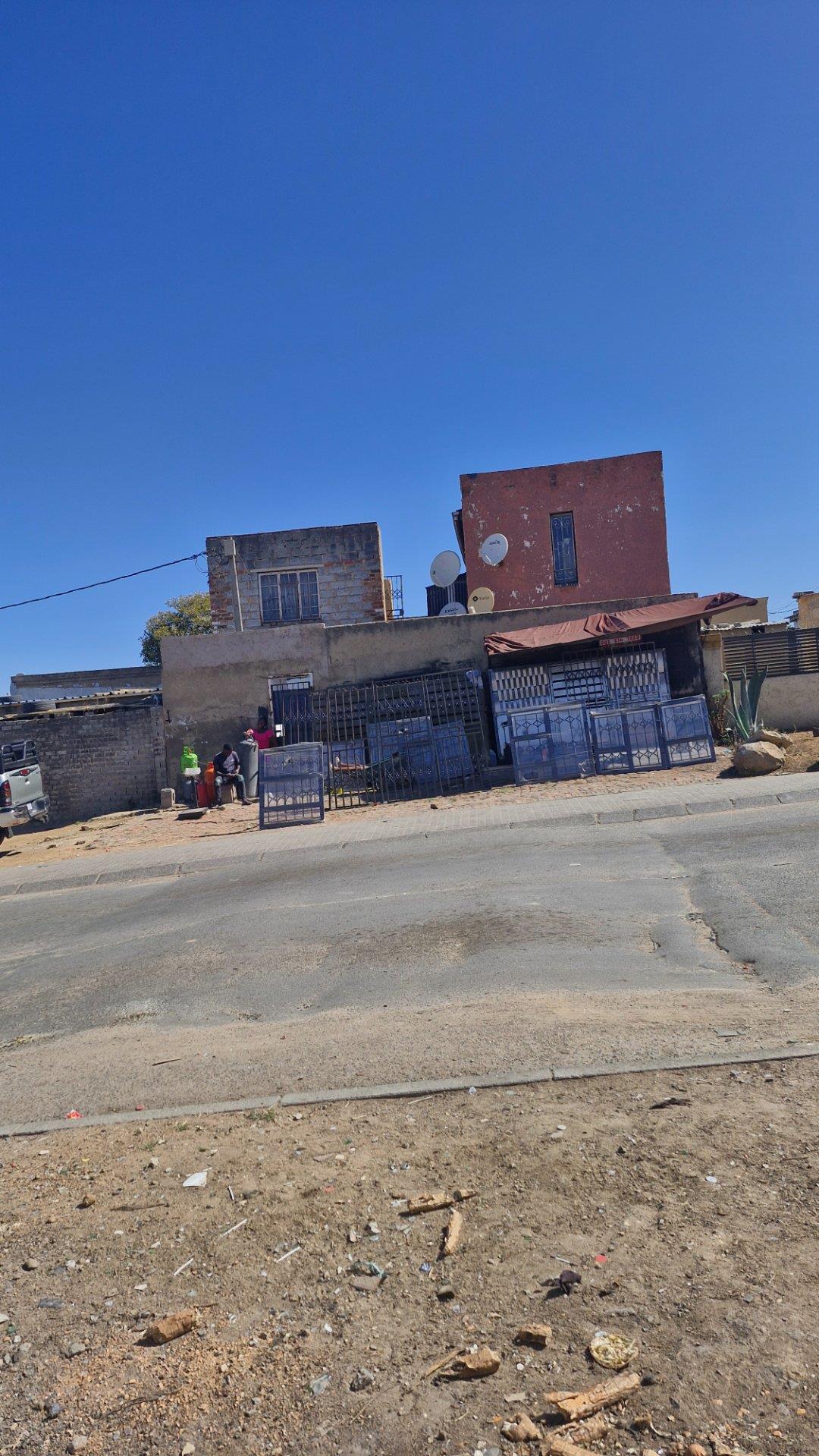 11 Bedroom House for sale in Ivory Park - 25389 Ivory Park - P24-116238757