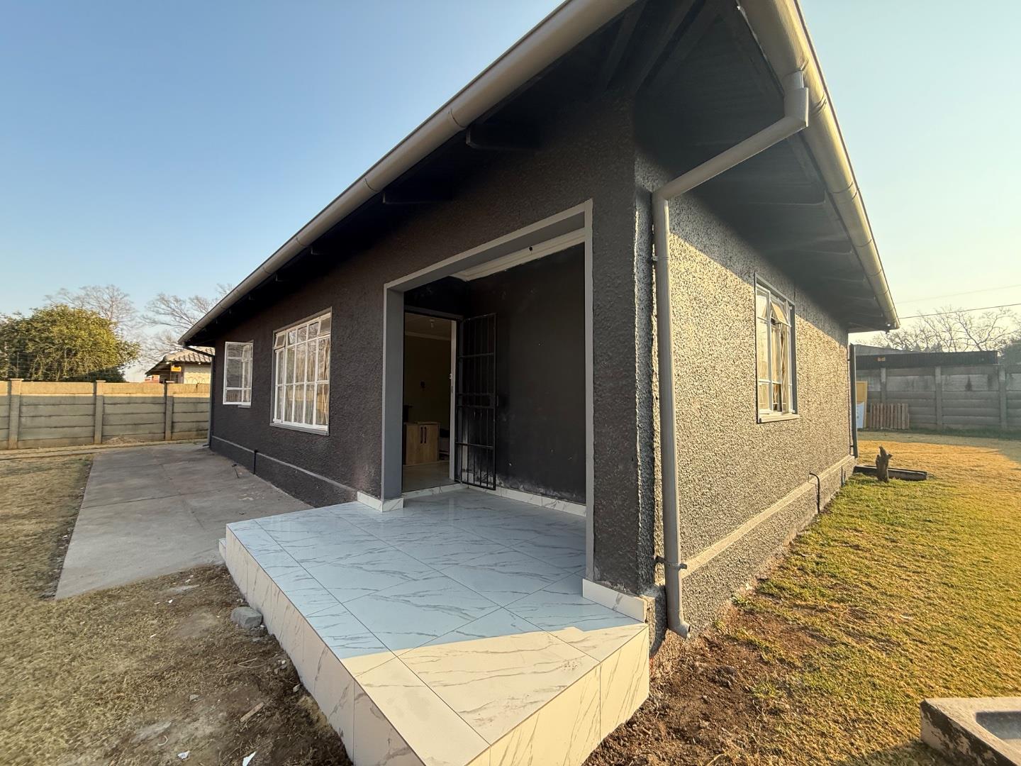 3 Bedroom House for sale in Vanderbijlpark CW 6 - P24-116239821