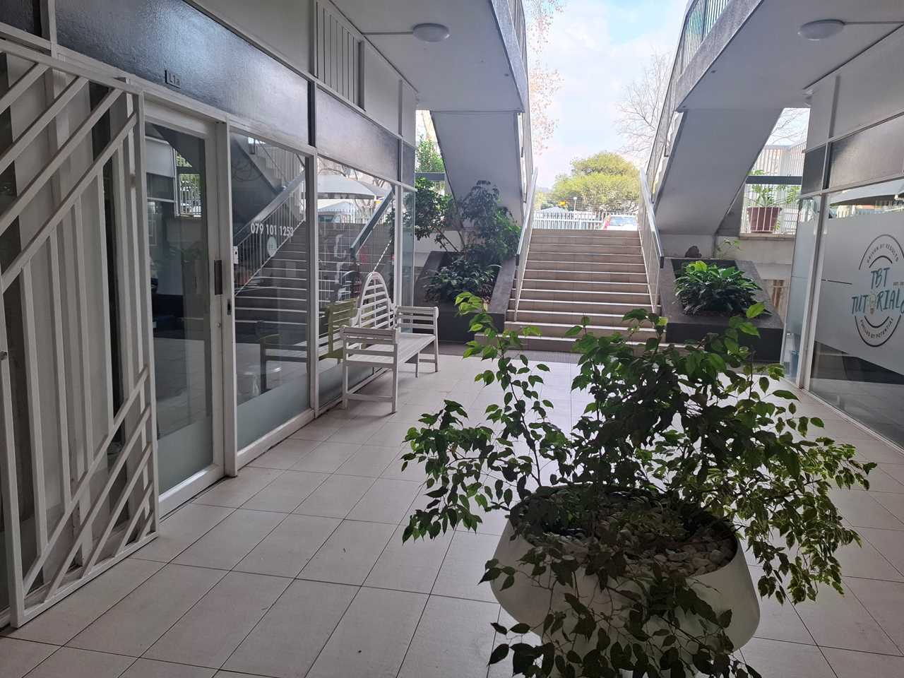 Commercial property to rent in Senderwood - P24-116244272