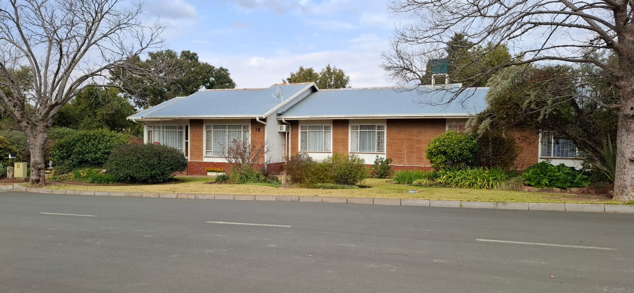 4 Bedroom House for sale in Dewetsdorp - Dewetsdorp - P24-116248566