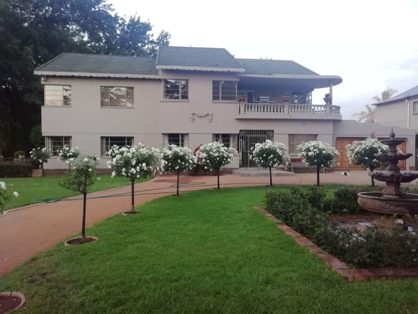 5 Bedroom House for sale in Strubenvale - P24-116245445