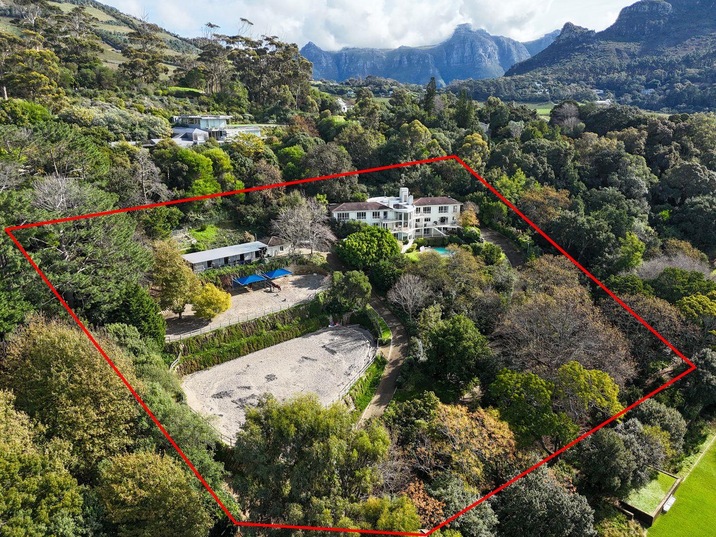 7 Bedroom House for sale in Constantia - P24-116252427