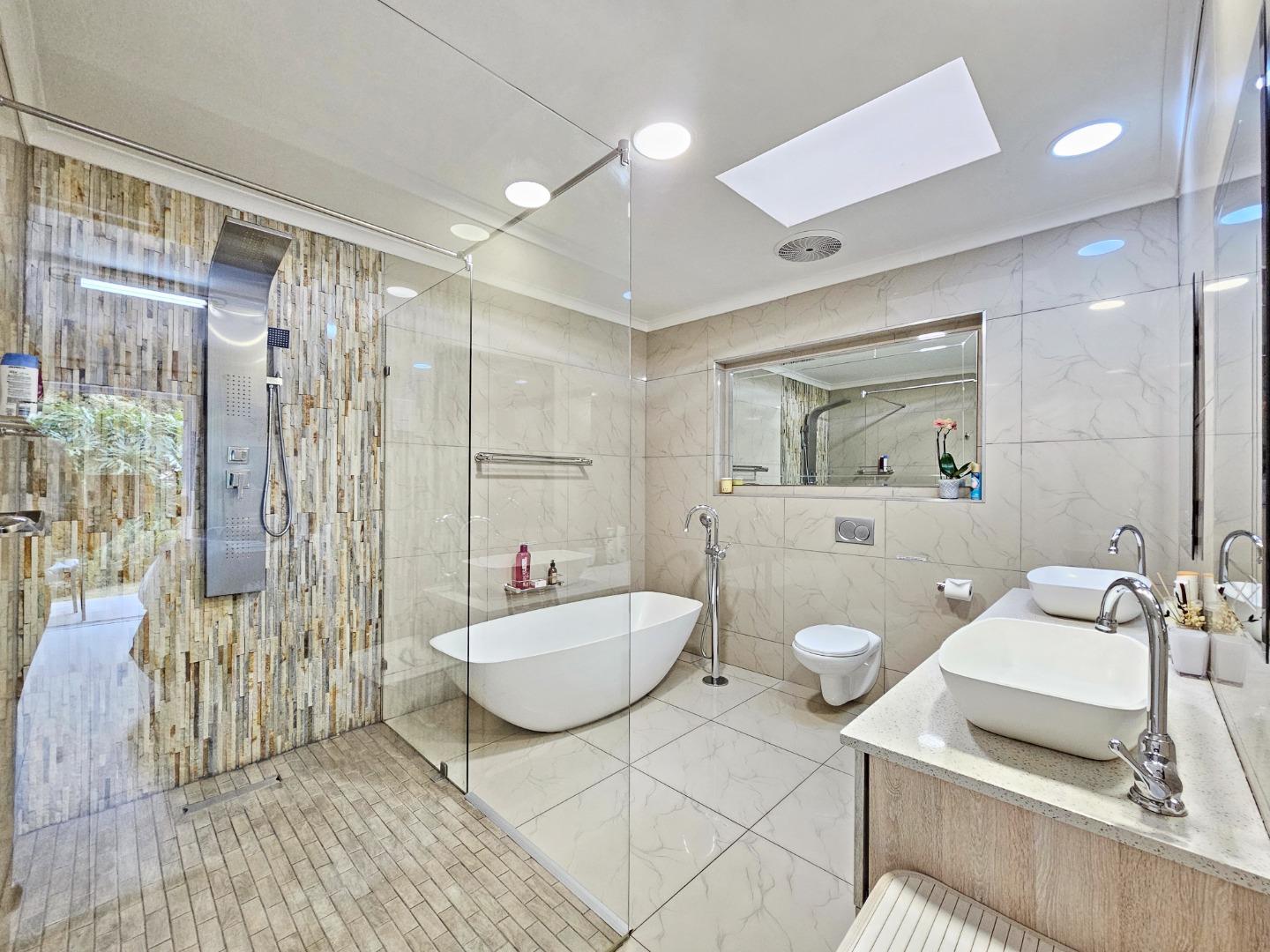 4 Bedroom House for sale in Moreleta Park - P24-116254578