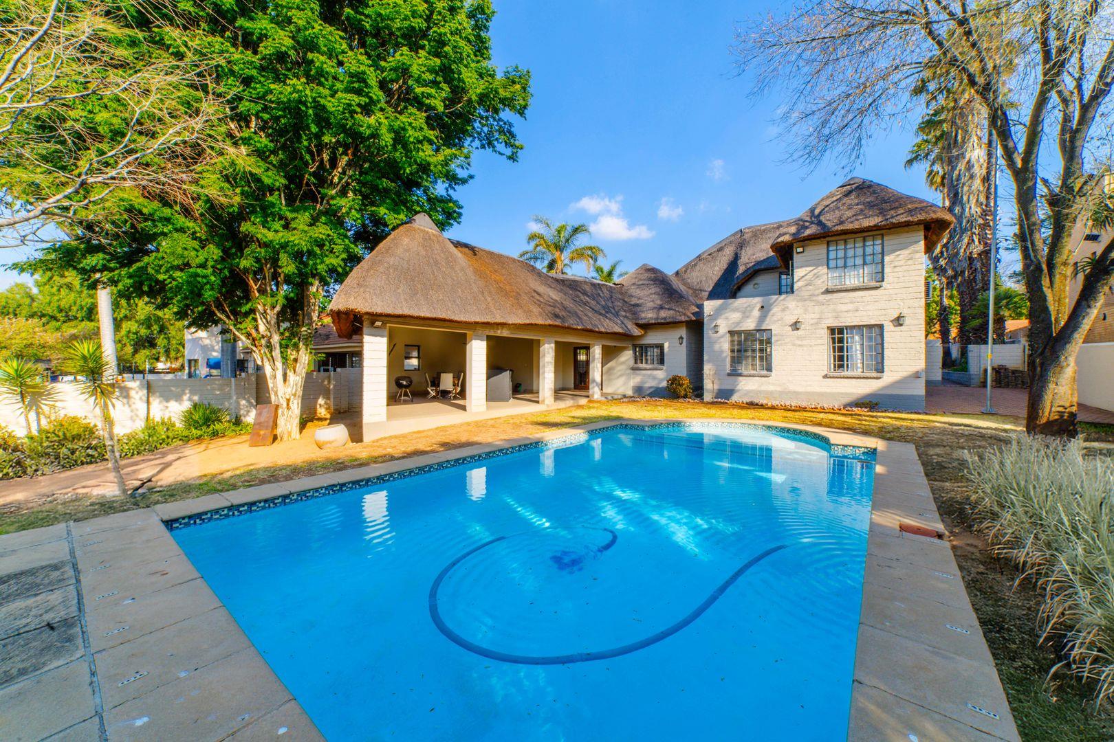 3 Bedroom House for sale in Fourways - P24-116254772