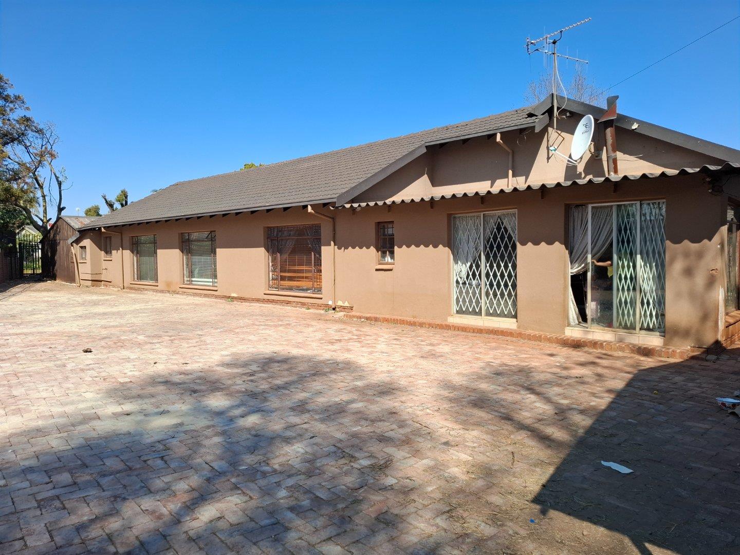 4 Bedroom House for sale in Pierre Van Ryneveld - P24-116258868