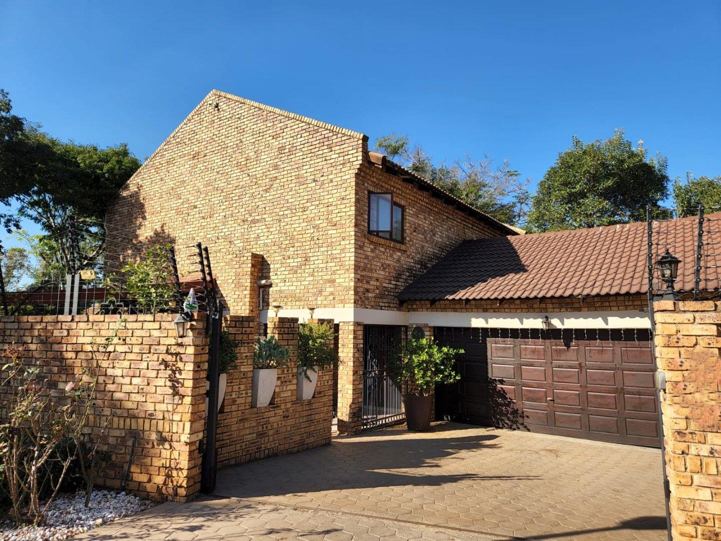 4 Bedroom House for sale in Highveld - P24-116258956