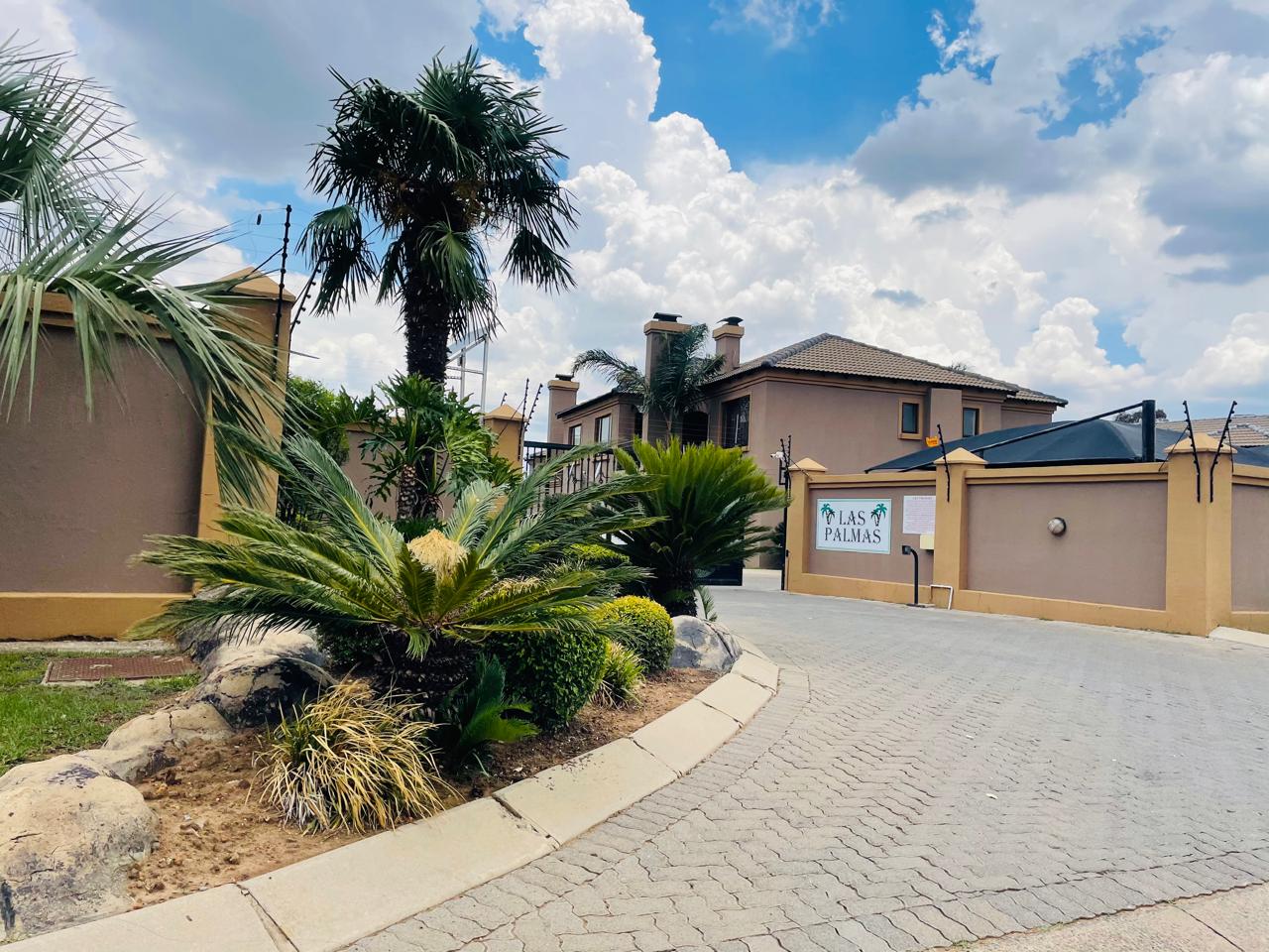 3 Bedroom House for sale in Helderwyk - P24-116260002