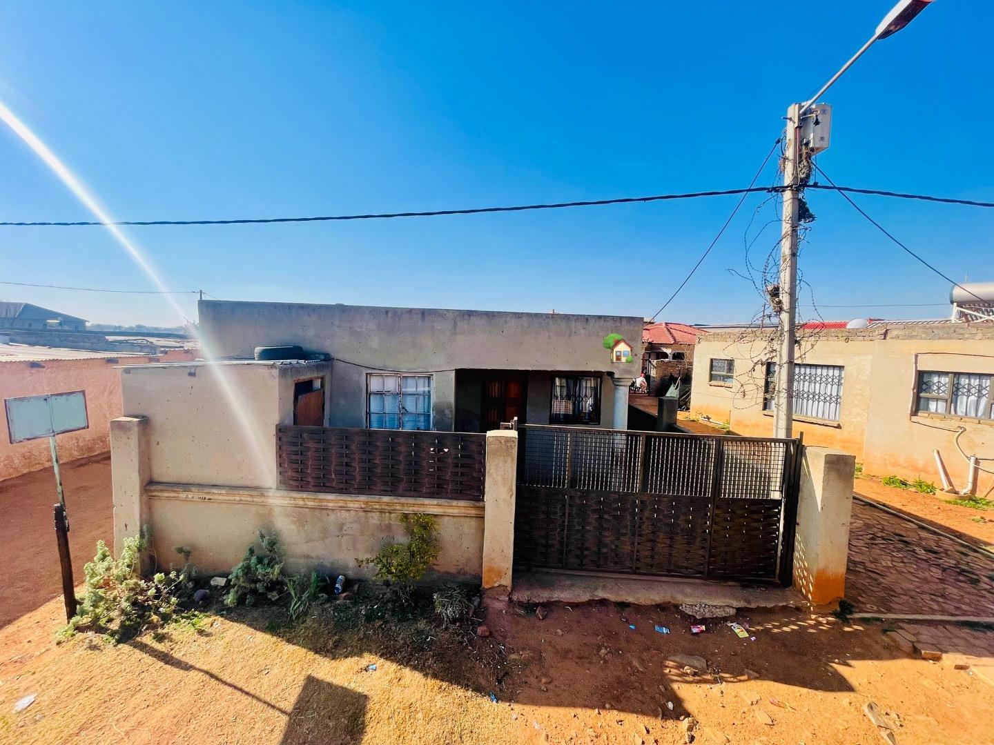 2 Bedroom House for sale in Devland - 1200lm|bm Freedom Street - P24 ...