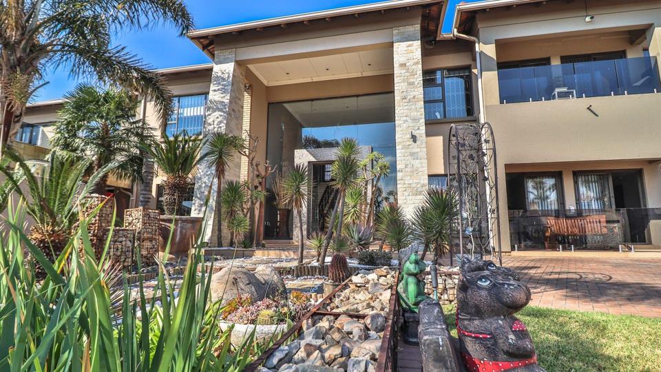 8 Bedroom House for sale in Parkrand - 5 Golden Crest Estate - P24 ...