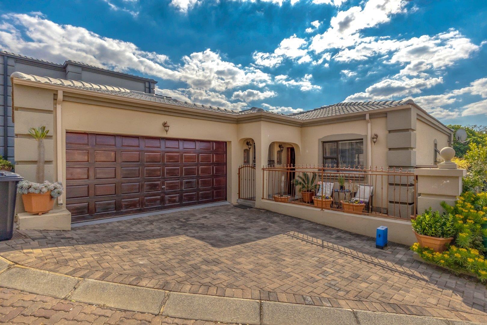 3 Bedroom House for sale in Featherbrooke Estate - 17/966 Eagle ...