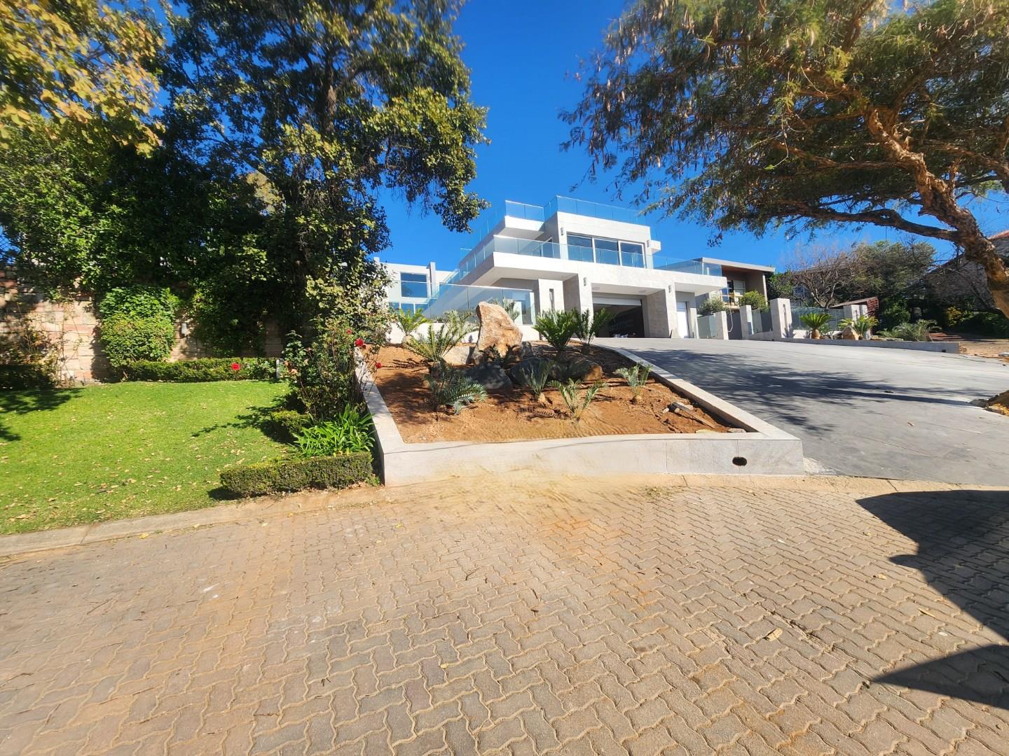 6 Bedroom House for sale in Featherbrooke Estate - P24-116132025