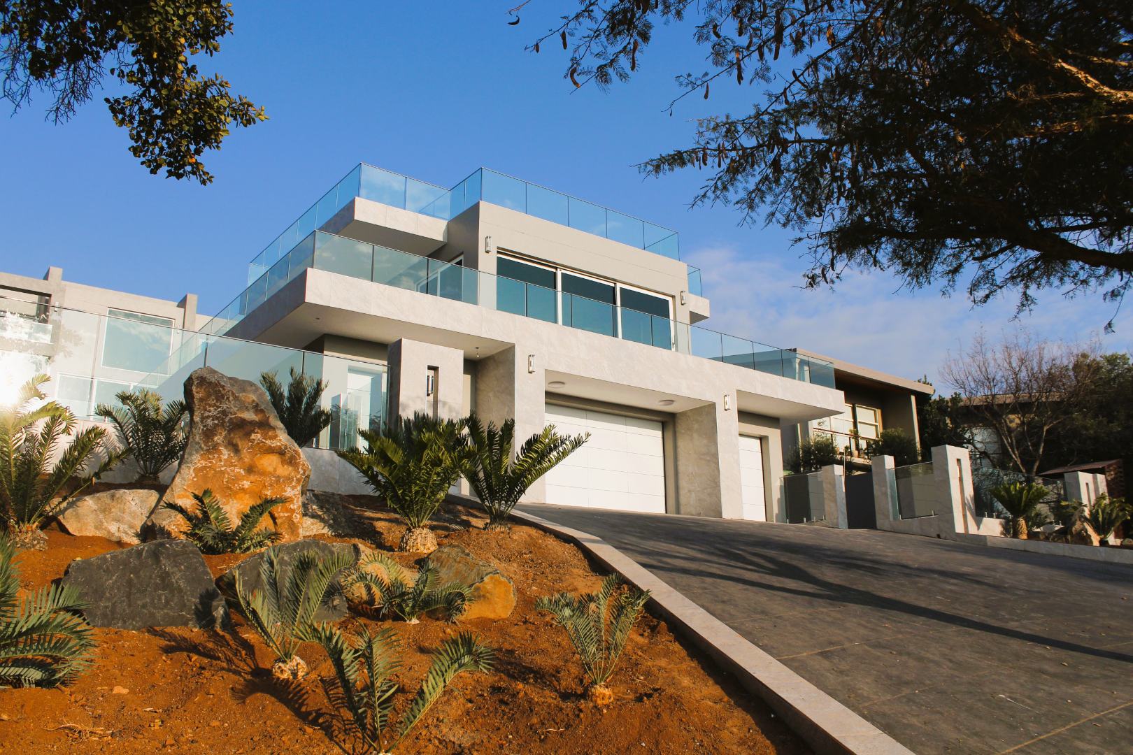 6 Bedroom House for sale in Featherbrooke Estate - P24-116132025