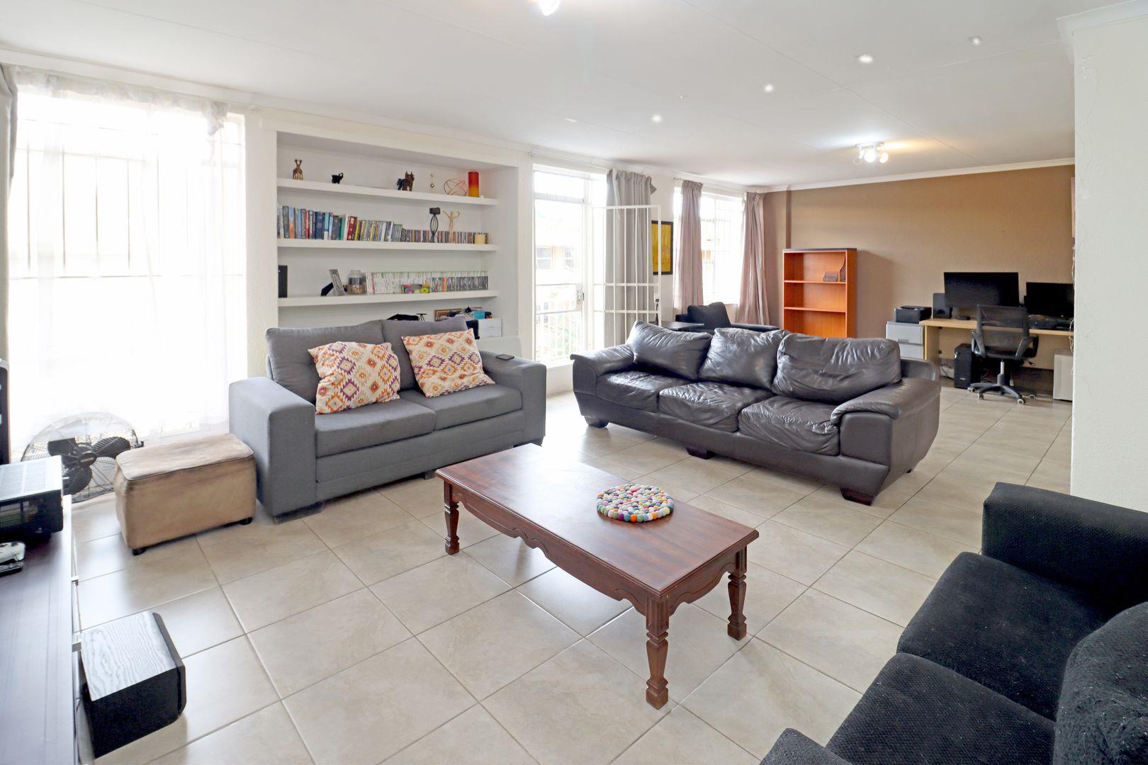 3 Bedroom Apartment / flat for sale in Robindale - P24-116268343