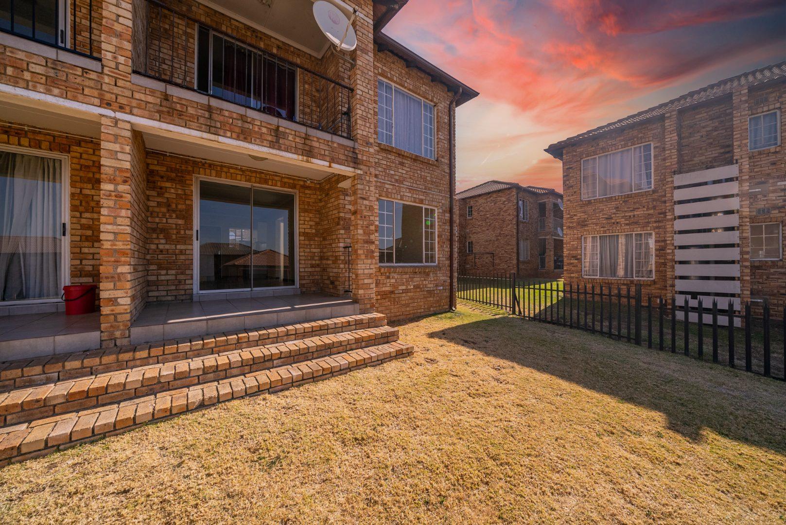 2 Bedroom Townhouse for sale in South Crest - P24-116268702