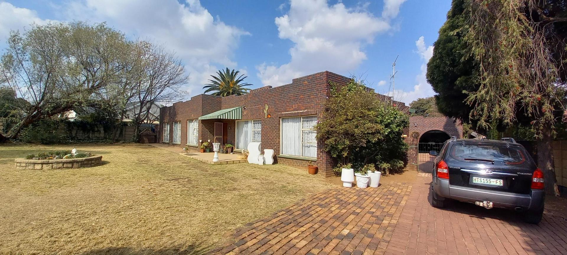 3 Bedroom House for sale in Brackenhurst - P24-114824199