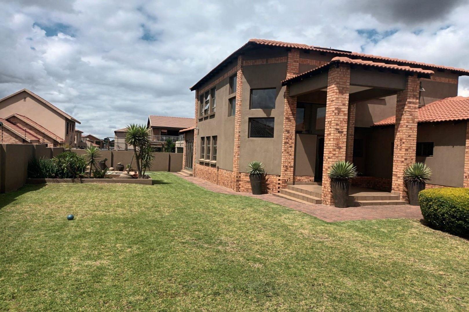 4 Bedroom House for sale in Reyno Ridge - P24-116269321