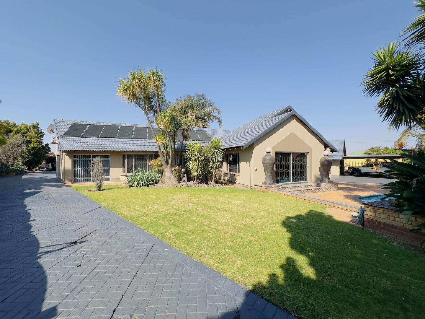 7 Bedroom House for sale in Florentia - 10 Dorp Street - P24-116270293