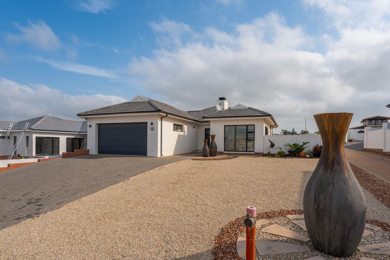 3 Bedroom House for sale in Jeffreys Bay Central - P24-116271022